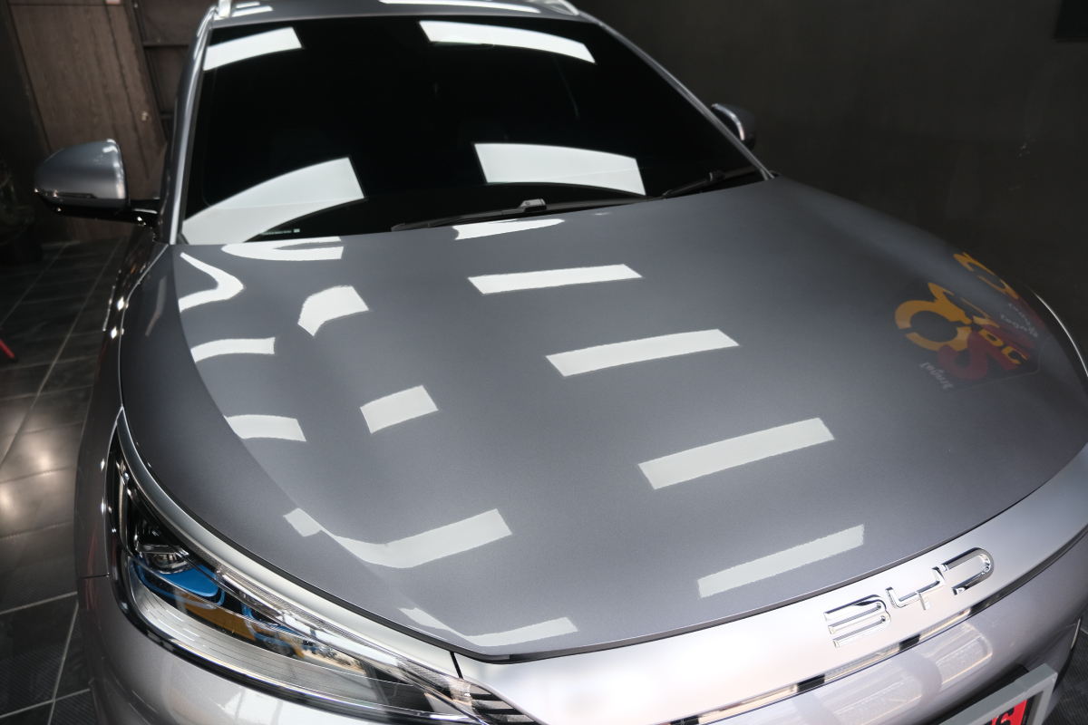 ผลงานเคลือบเซรามิก (เคลือบแก้ว) BYD OTTO3 สีเทา ด้วย GYEON Q2 PURE EVO ...